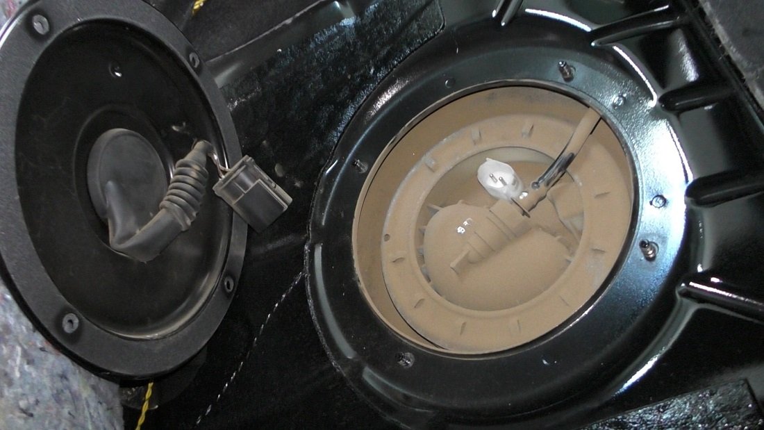 Replacing A Fuel Filter In A 2007 BMW 328Xi - Klassik ATS